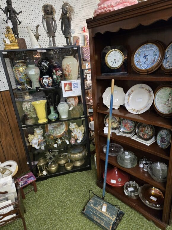 Image Gallery - Pacific Antiques Mall